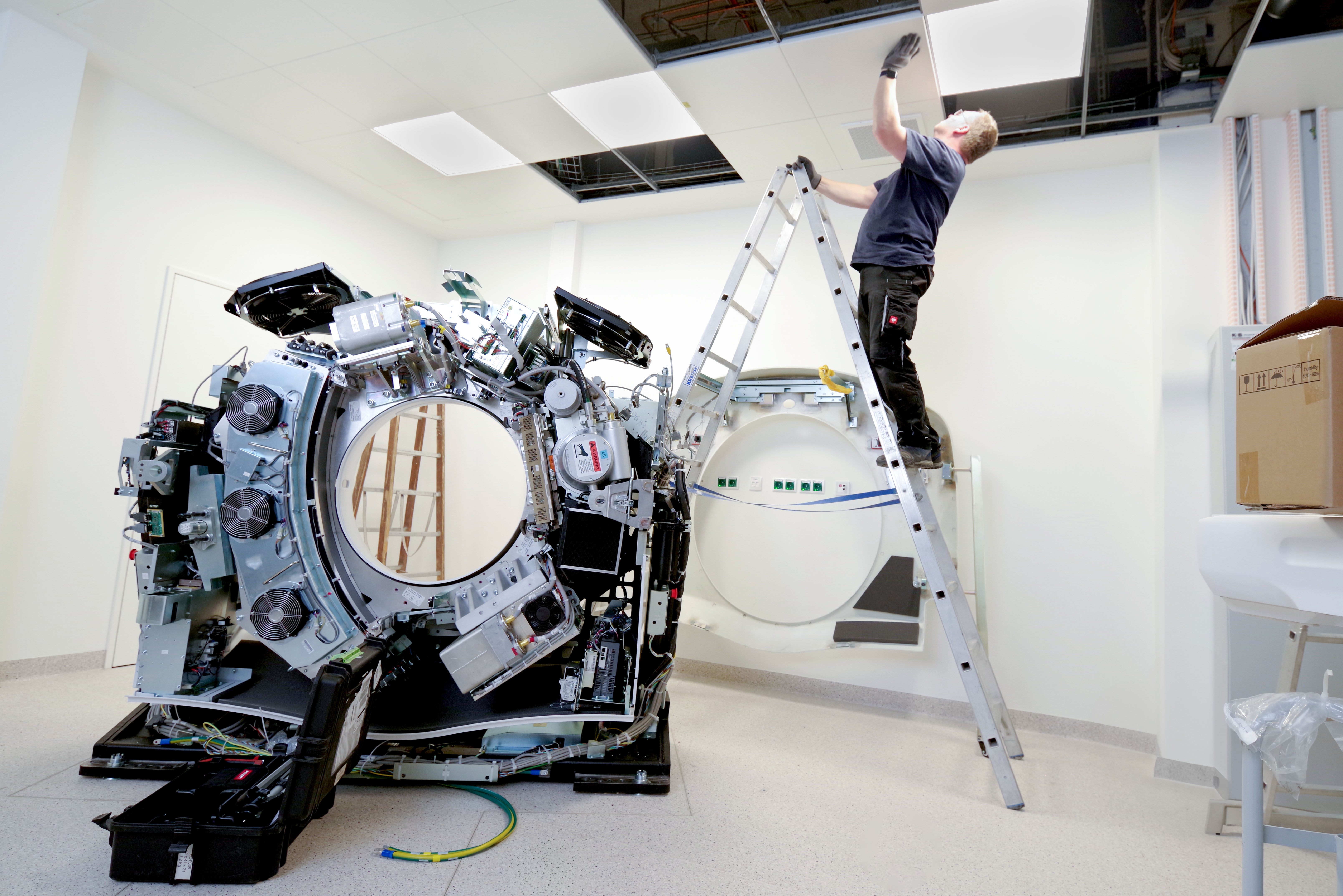 Medical equipment transport with customized solutions | Rhenus