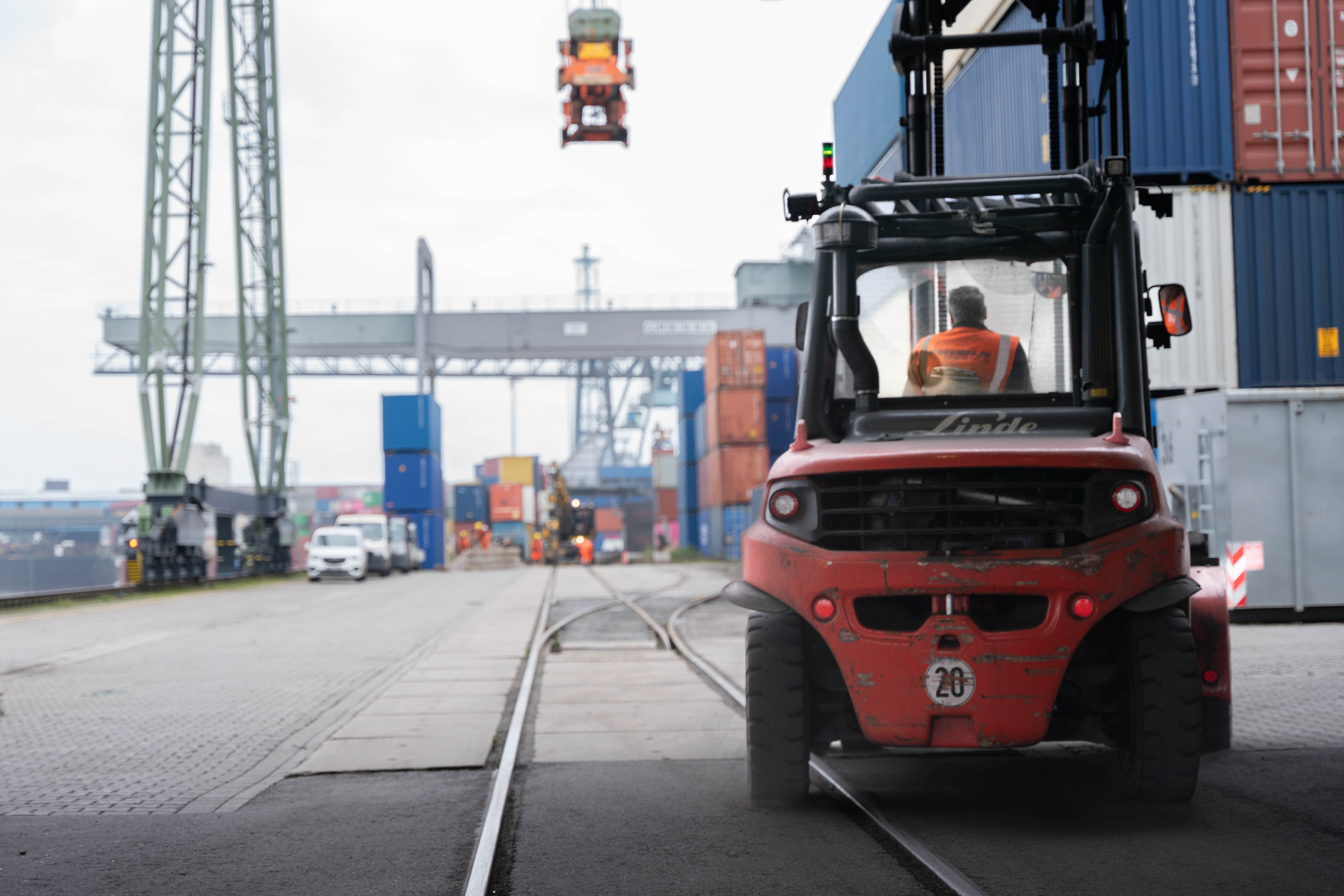 Pre- carriage and on-carriage - a holistic logistics solution | Rhenus