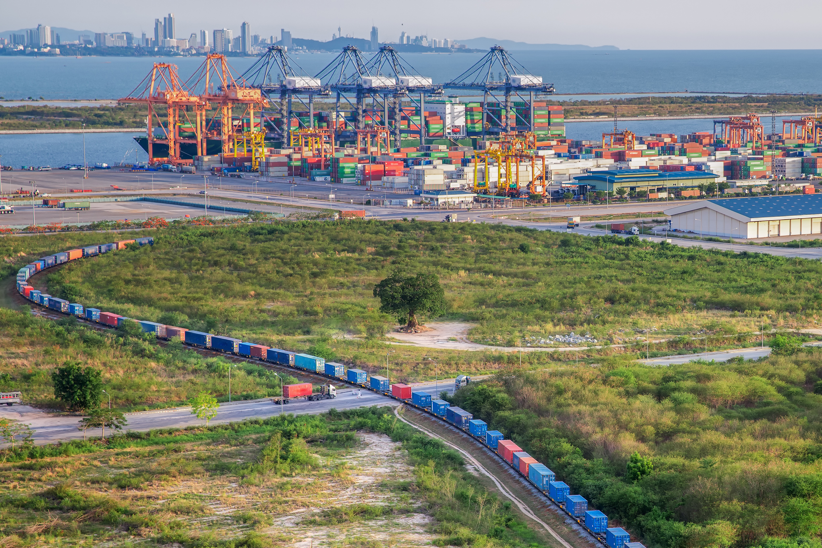 Landbridge logistics – transportation via the Silk Road | Rhenus